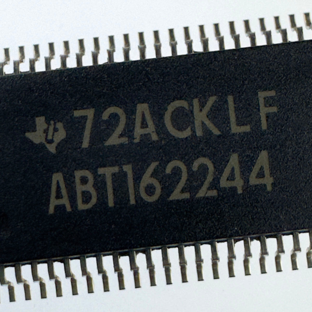 G28898 ~ Texas Instruments 74ABT16224 SMD 16-Bit Buffer/Line Driver wi